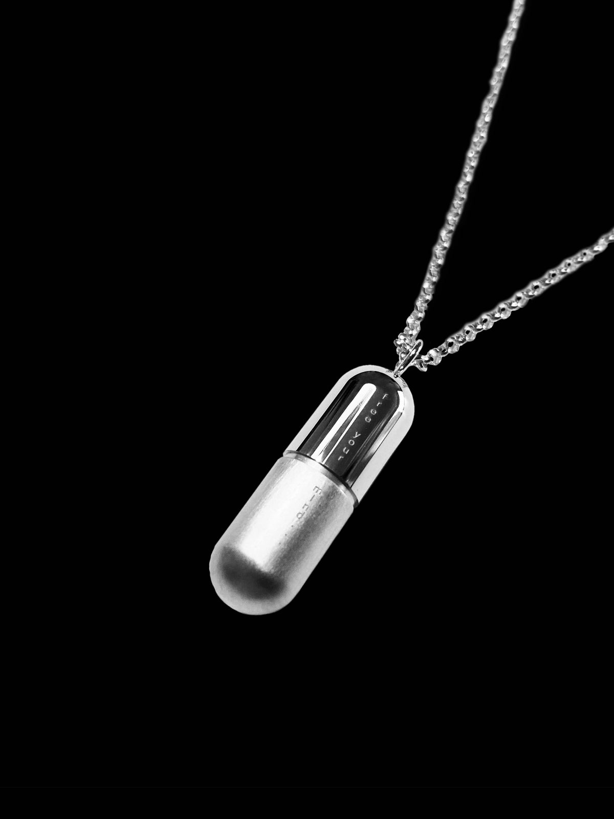 SILVER PILL - necklace